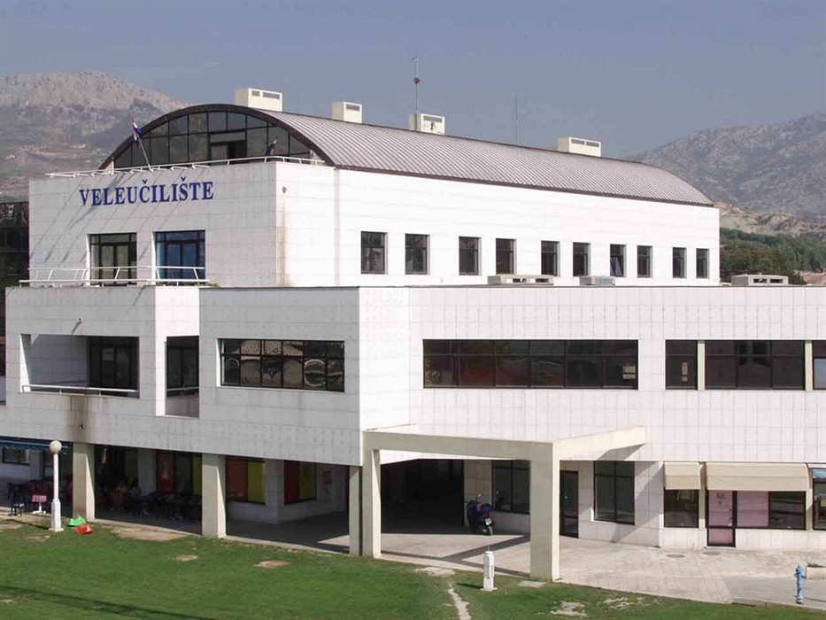 Umbau des Gebäudes der Fachhochschule in Solin - Tromont